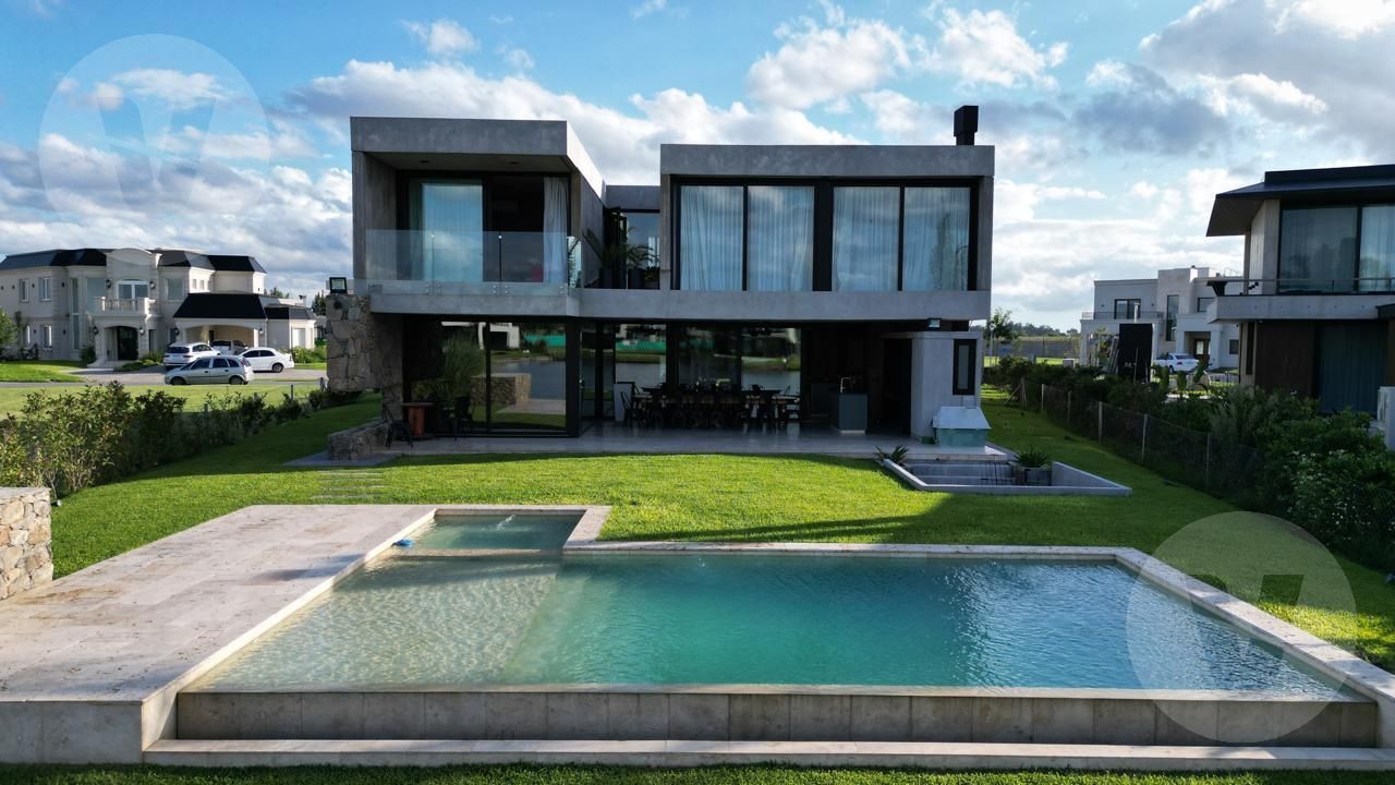 4 Bedroom House for Sale in Esteban Echeverria, Buenos Aires for AR ...