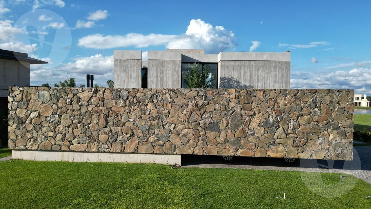 4 Bedroom House for Sale in Esteban Echeverria, Buenos Aires for AR ...