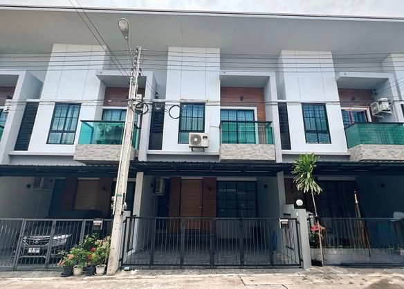 3 Bedroom Townhouse for rent in Surasak, Chon Buri | Dot Property